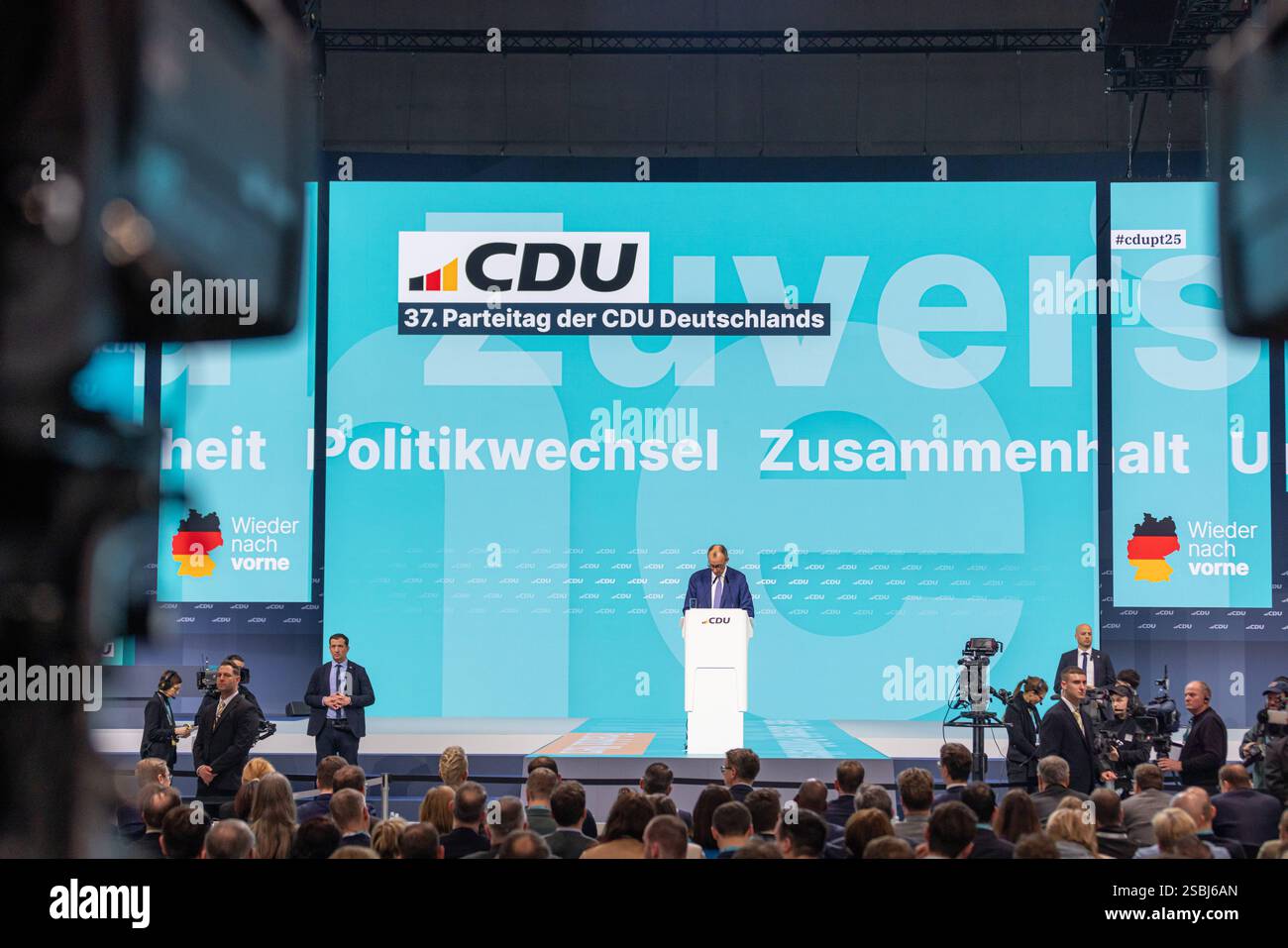 37. Parteitag der CDU Deutschlands Deutschland, CityCube Berlin den 03.02.2025: Kanzlerkandidat ...