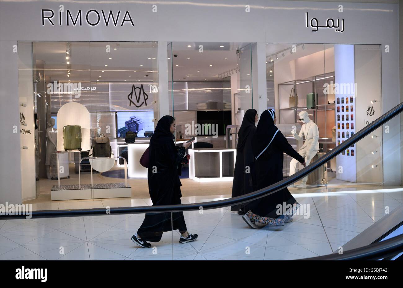 Riad, Saudi Arabia. 03rd Feb, 2025. Women dressed in abayas walk past a ...