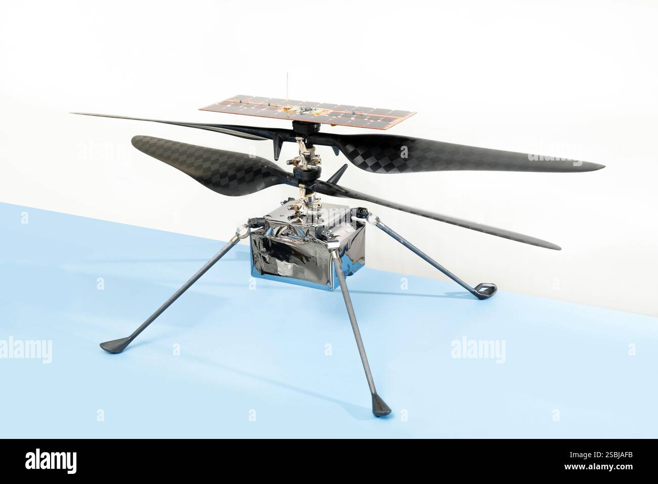 The flight model of NASA's Ingenuity Mars Helicopter Stock Photo - Alamy