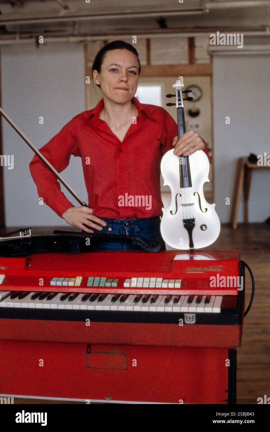 Laurie Anderson, avant-garde musician, composer, and performance artist ...
