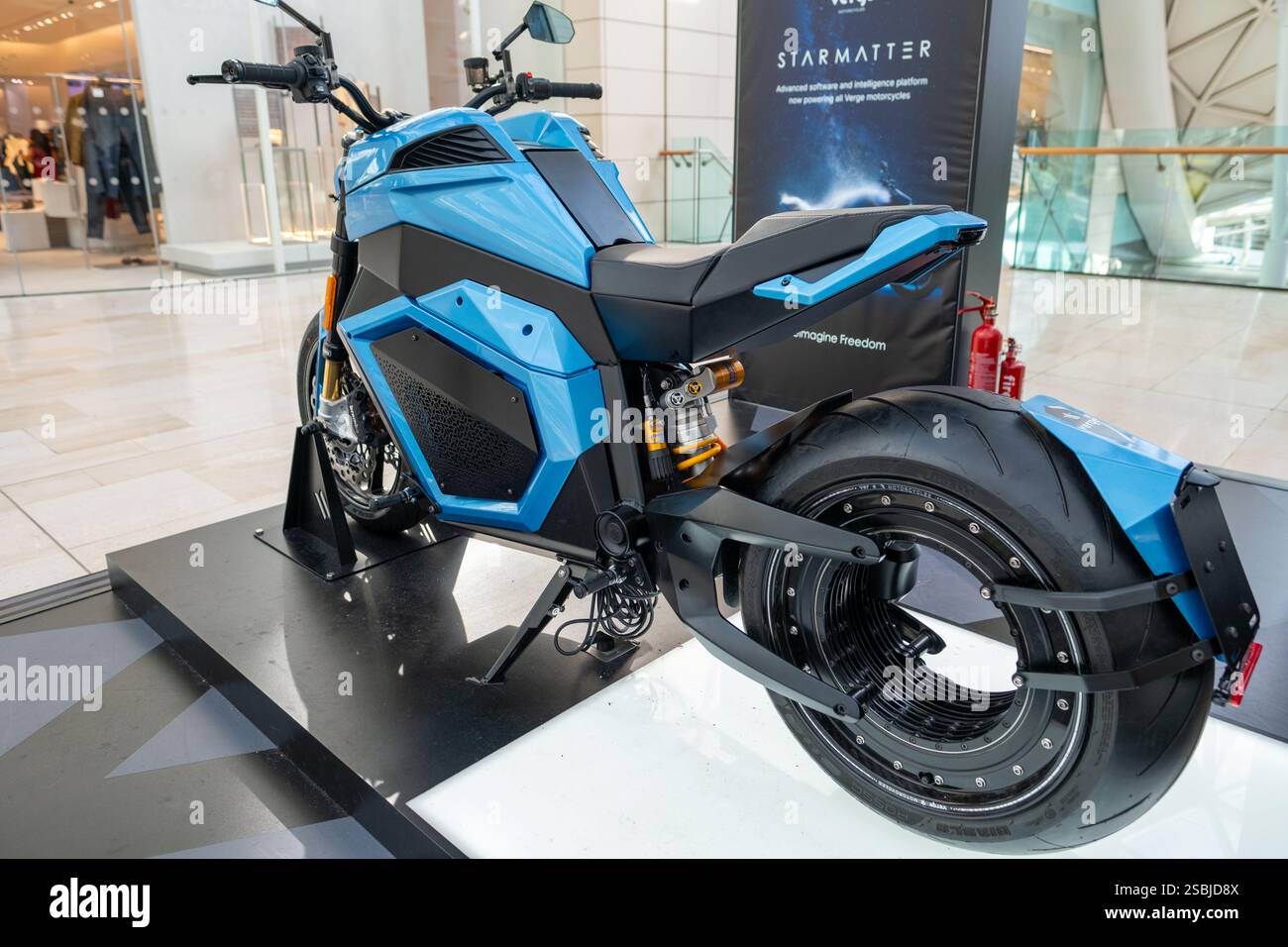 blue Verge TS Pro Elektro-Cruiser, electric motorcycle on display in ...