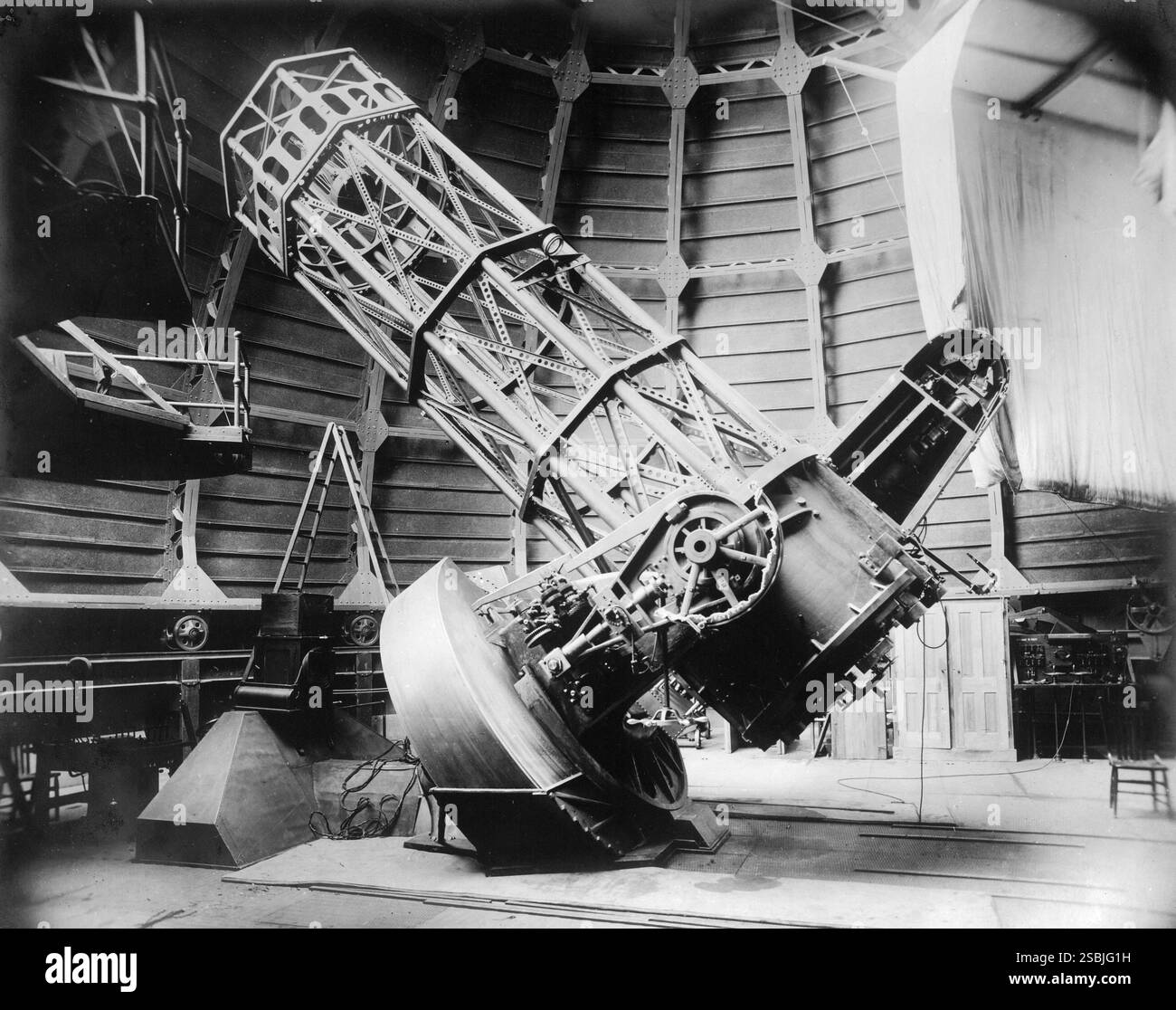 The 60-inch reflecting telescope with Cassegrain spectrograph at Mount ...