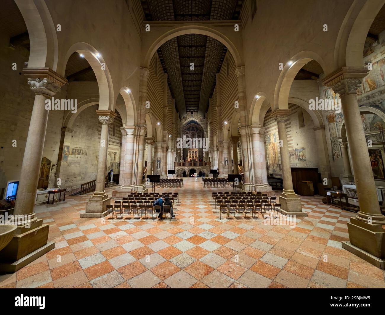 VERONA, ITALY - OCTOBER 28, 2024: Interior of Basilica di San Zeno ...