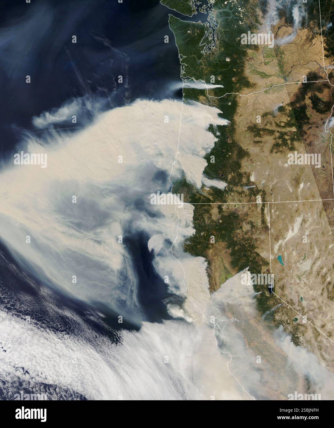 Thick smoke plumes climate change hi-res stock photography and images ...