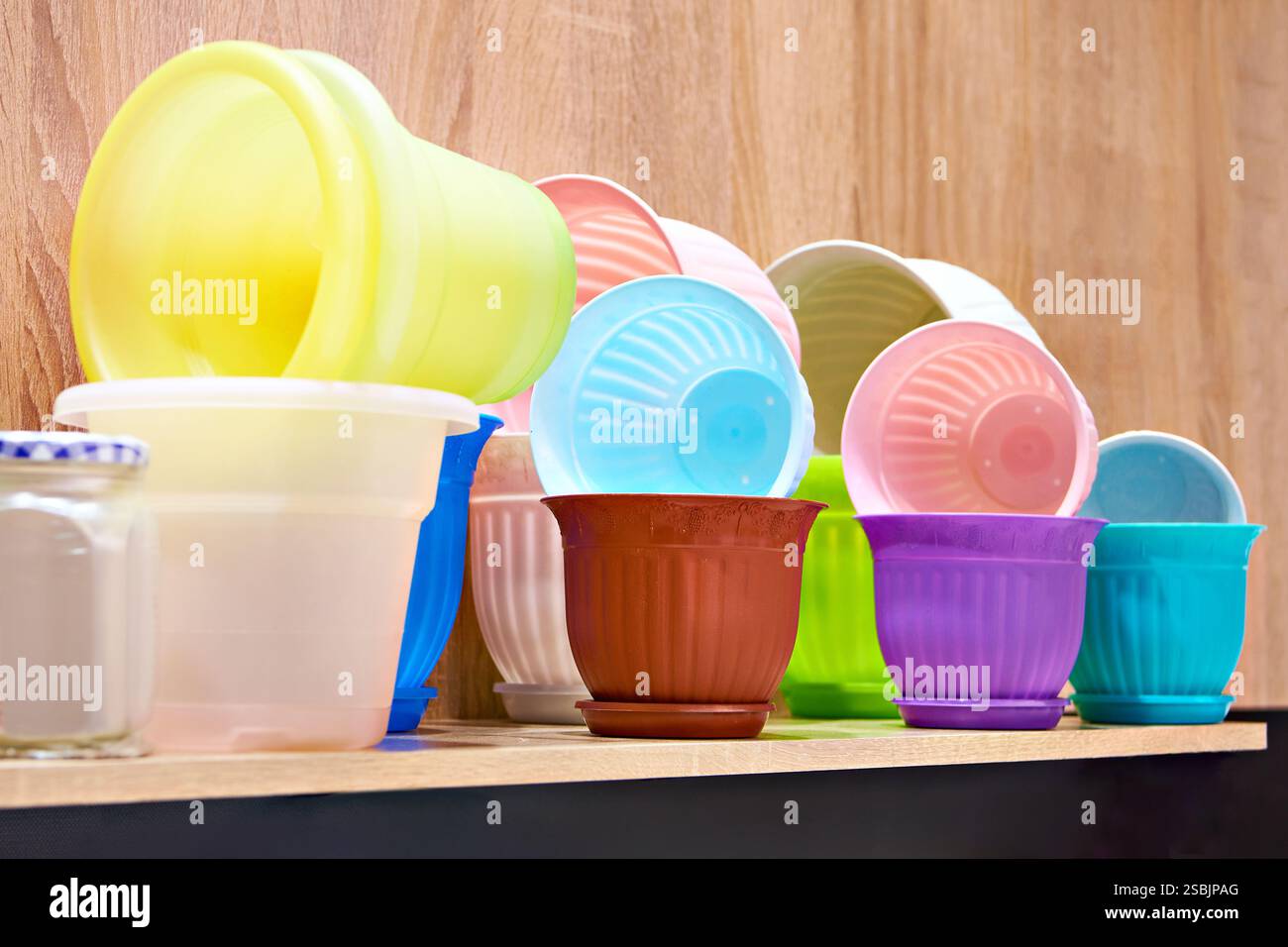 Plastic flowers,pots hi-res stock photography and images - Alamy