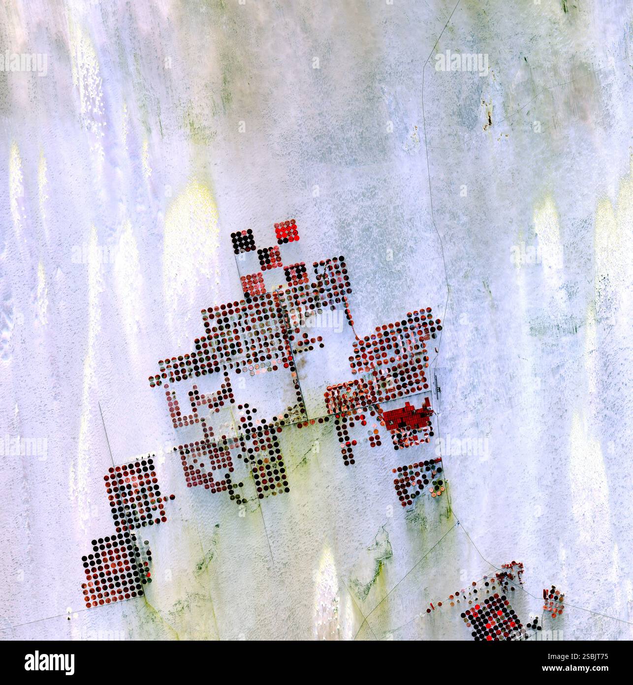 In this Landsat 8 satellite image of the Nile River in Egypt, green ...