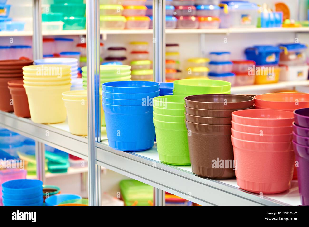 Plastic flowers,pots hi-res stock photography and images - Alamy