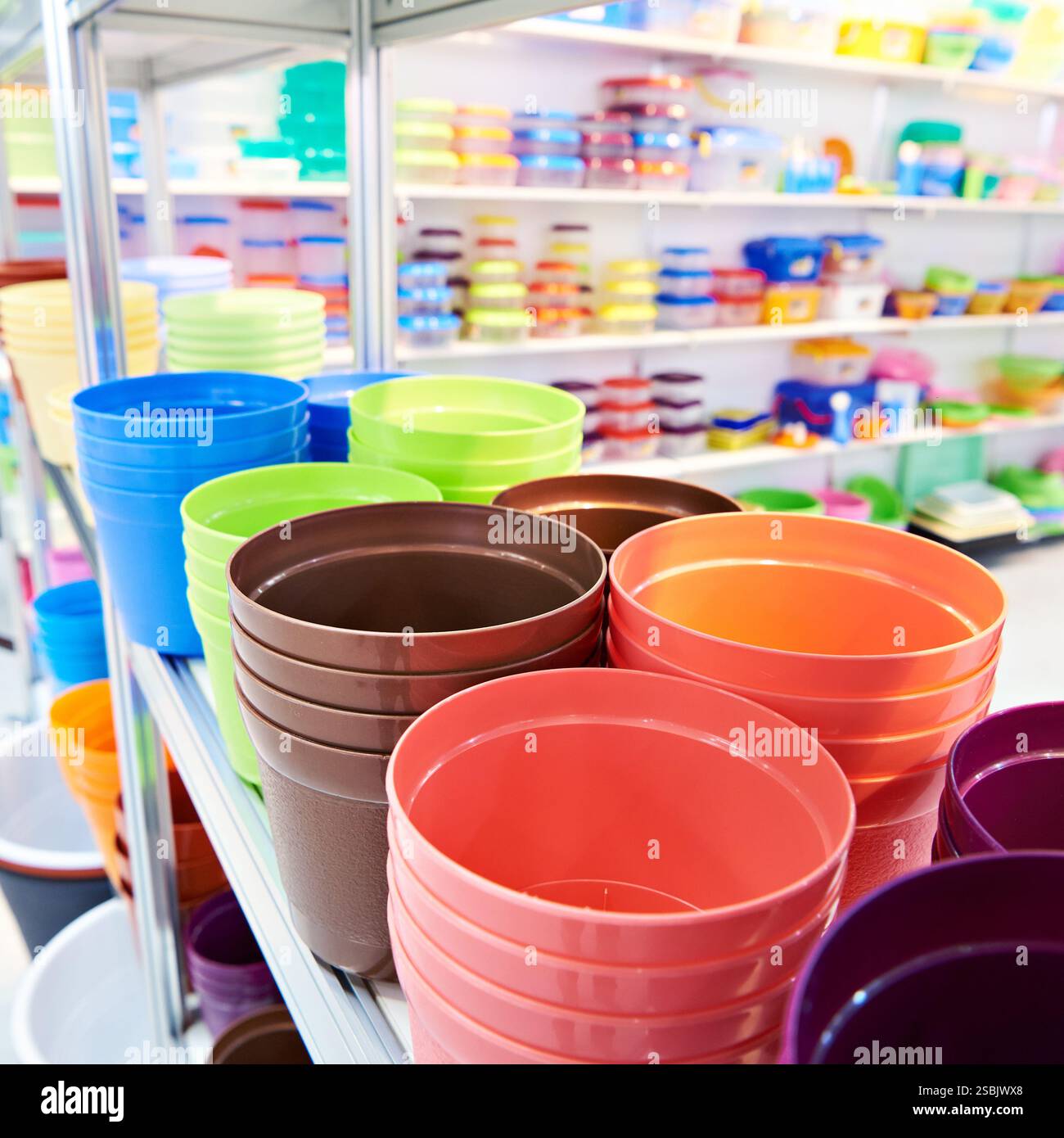 Color plastic flower pots hi-res stock photography and images - Alamy