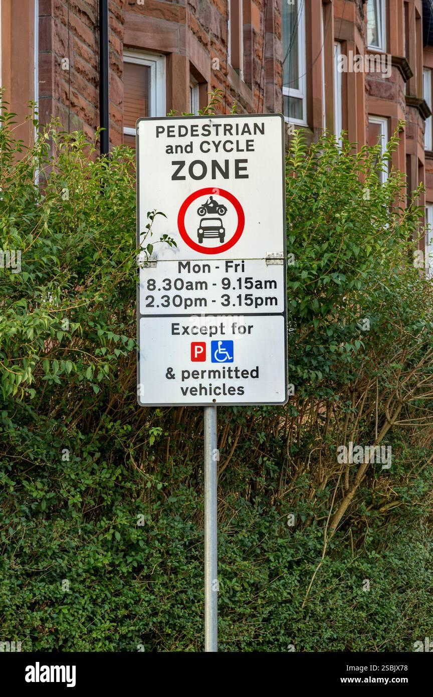 Parking Restriction sign at Battlefield Primary School, Glasgow ...
