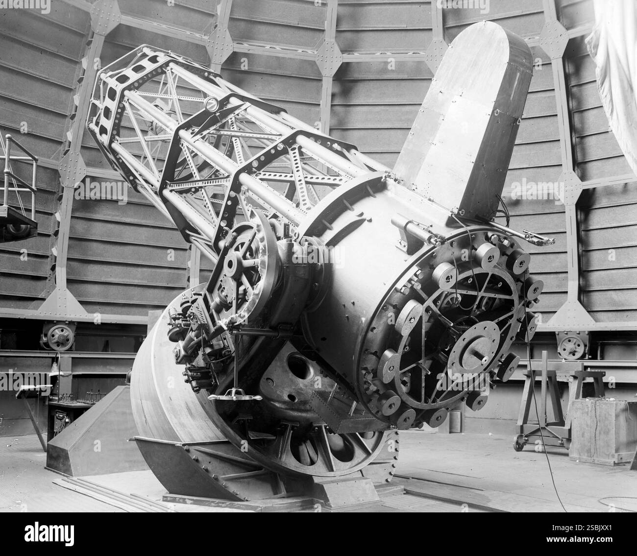 The 60-inch reflecting telescope with cassegrain spectrograph, Mount ...