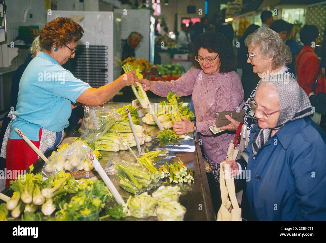 Amish lady hi-res stock photography and images - Alamy