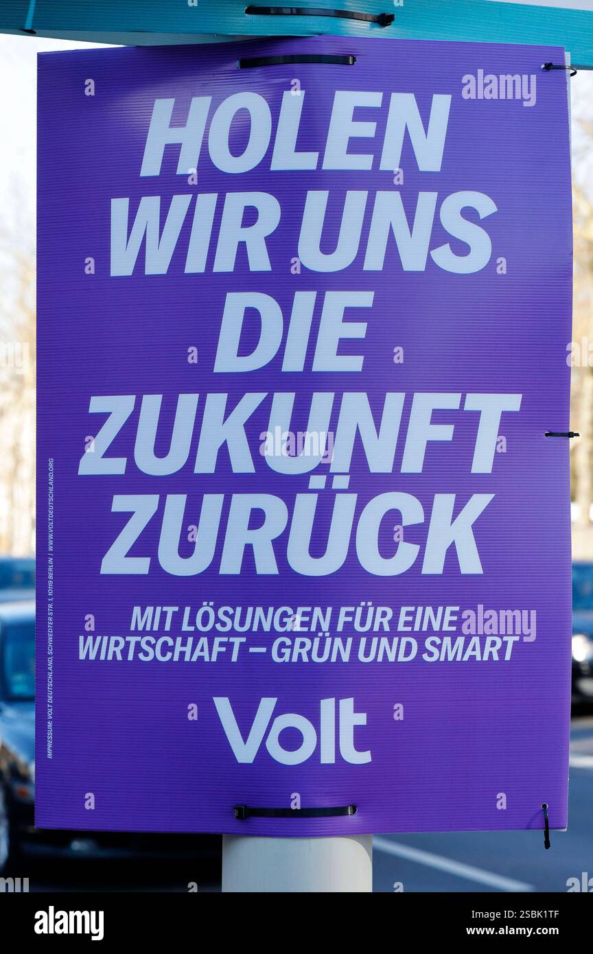 Wahlplakat von Volt zur Wahl zum 21. Deutschen Bundestag. Bonn, 02.02. ...