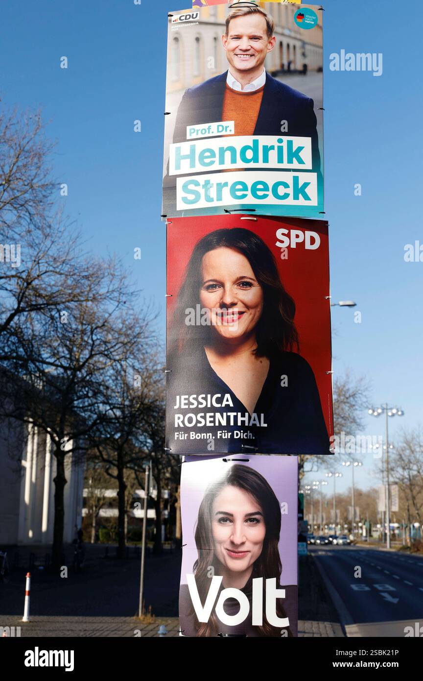 Wahlplakate von CDU, SPD und Volt zur Wahl zum 21. Deutschen Bundestag ...