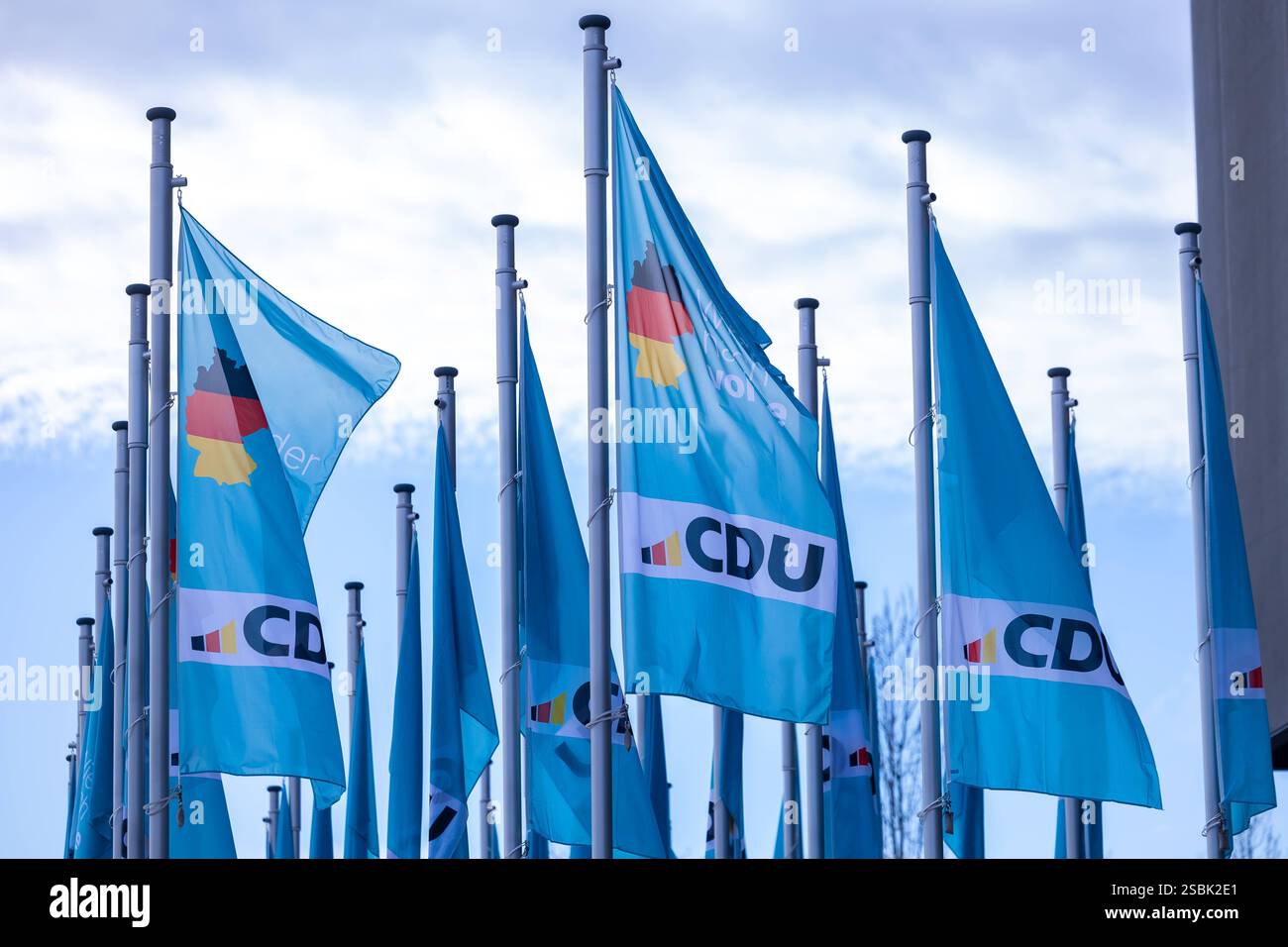 37. Bundesparteitag der CDU am 03.02.2025 in Berlin, Fahnen der CDU vor ...