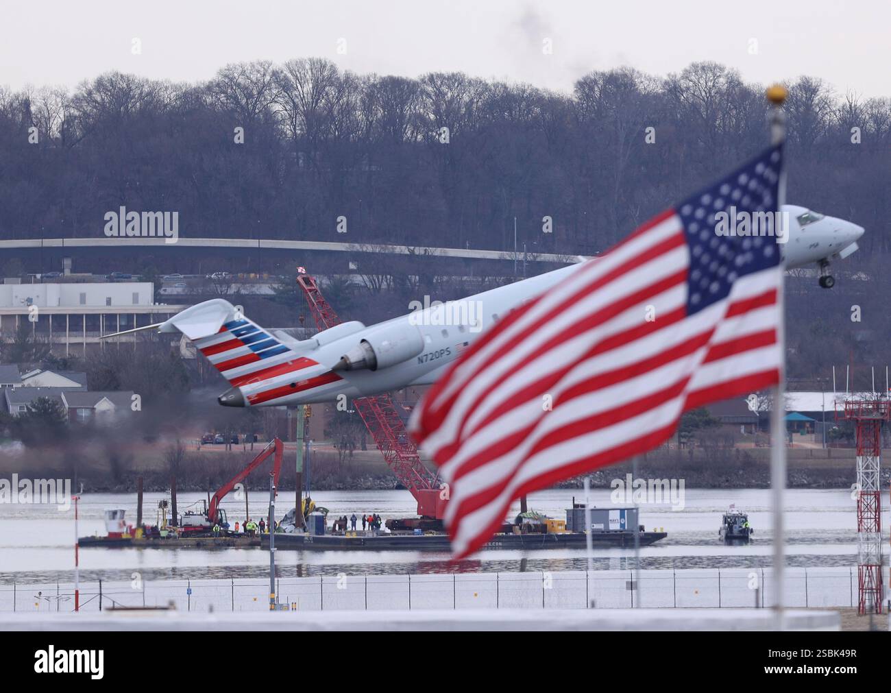 Washington Dc, Virginia, USA. 3rd Feb, 2025. A plane take off as crews ...
