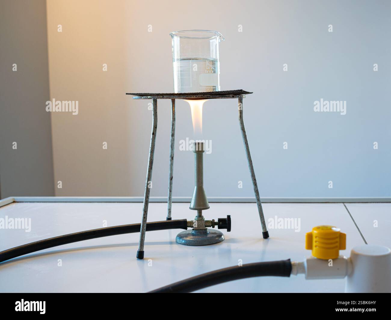 Bunsen burner hi-res stock photography and images - Alamy