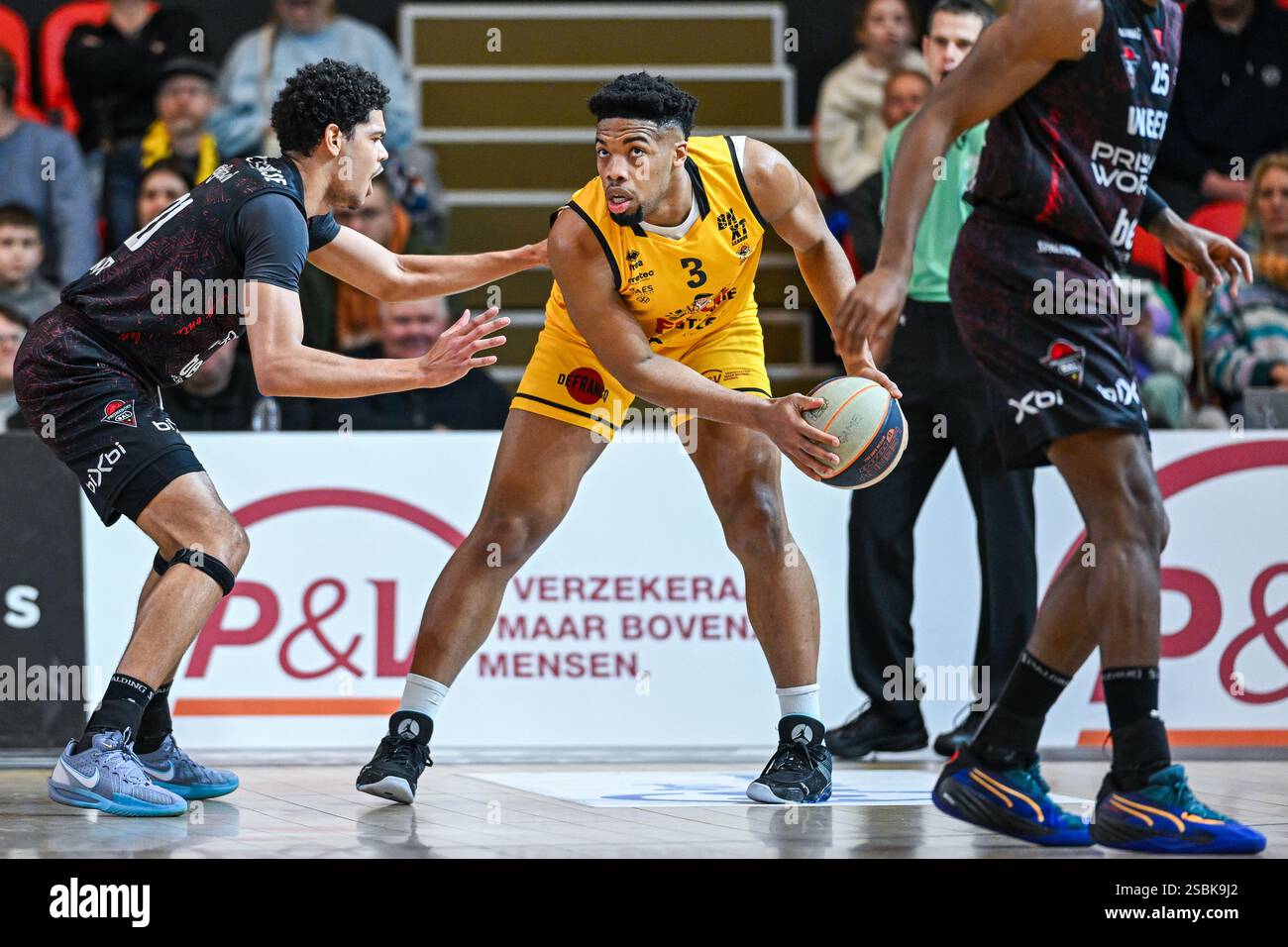 EJ Anosike (3) of Filou Oostende and Rene-Charles Louis-Therese (21) of ...