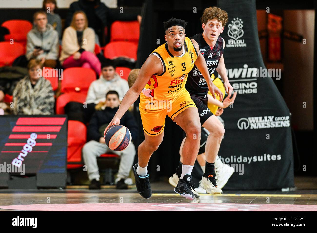 EJ Anosike (3) of Filou Oostende and Niels van Holst (14) of Basket ...