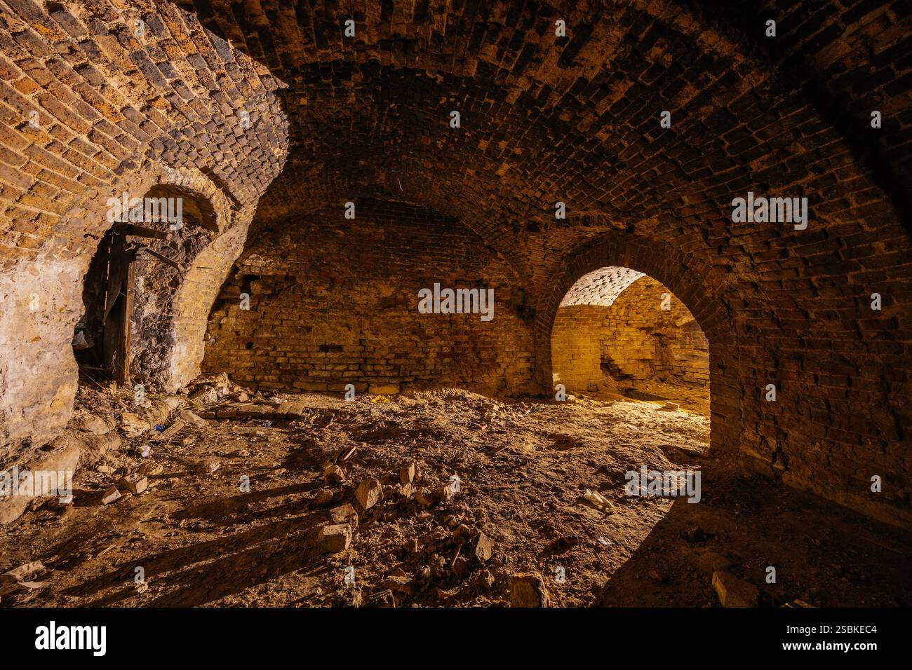 Dark and creepy vaulted red brick dungeon Stock Photo - Alamy