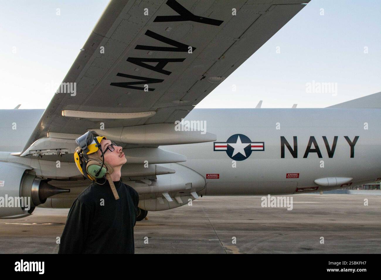A U.S. Navy Sailor, assigned to Patrol and Reconnaissance Squadron (VP ...