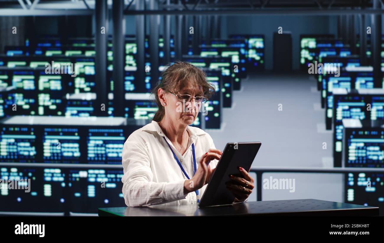 Manager in server hub hi-res stock photography and images - Alamy