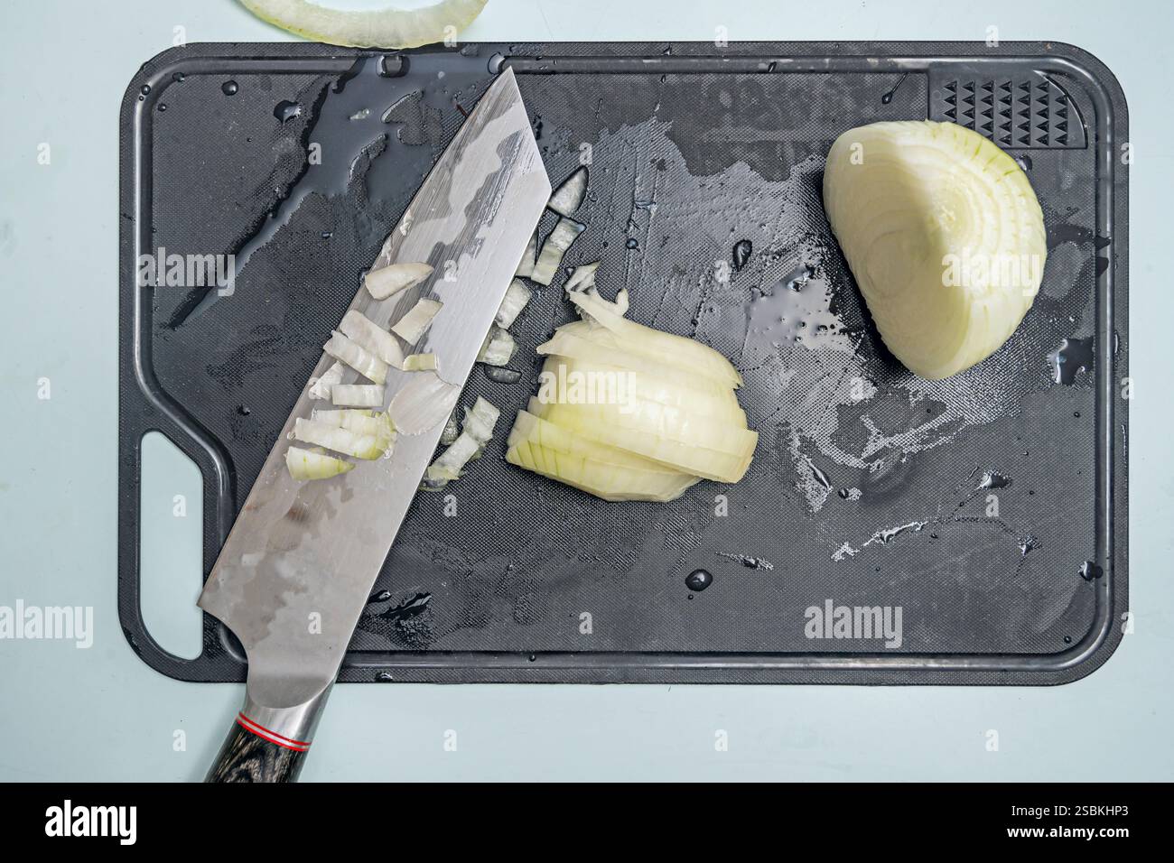 You can choose to chop it finely, into cubes, or into julienne strips ...