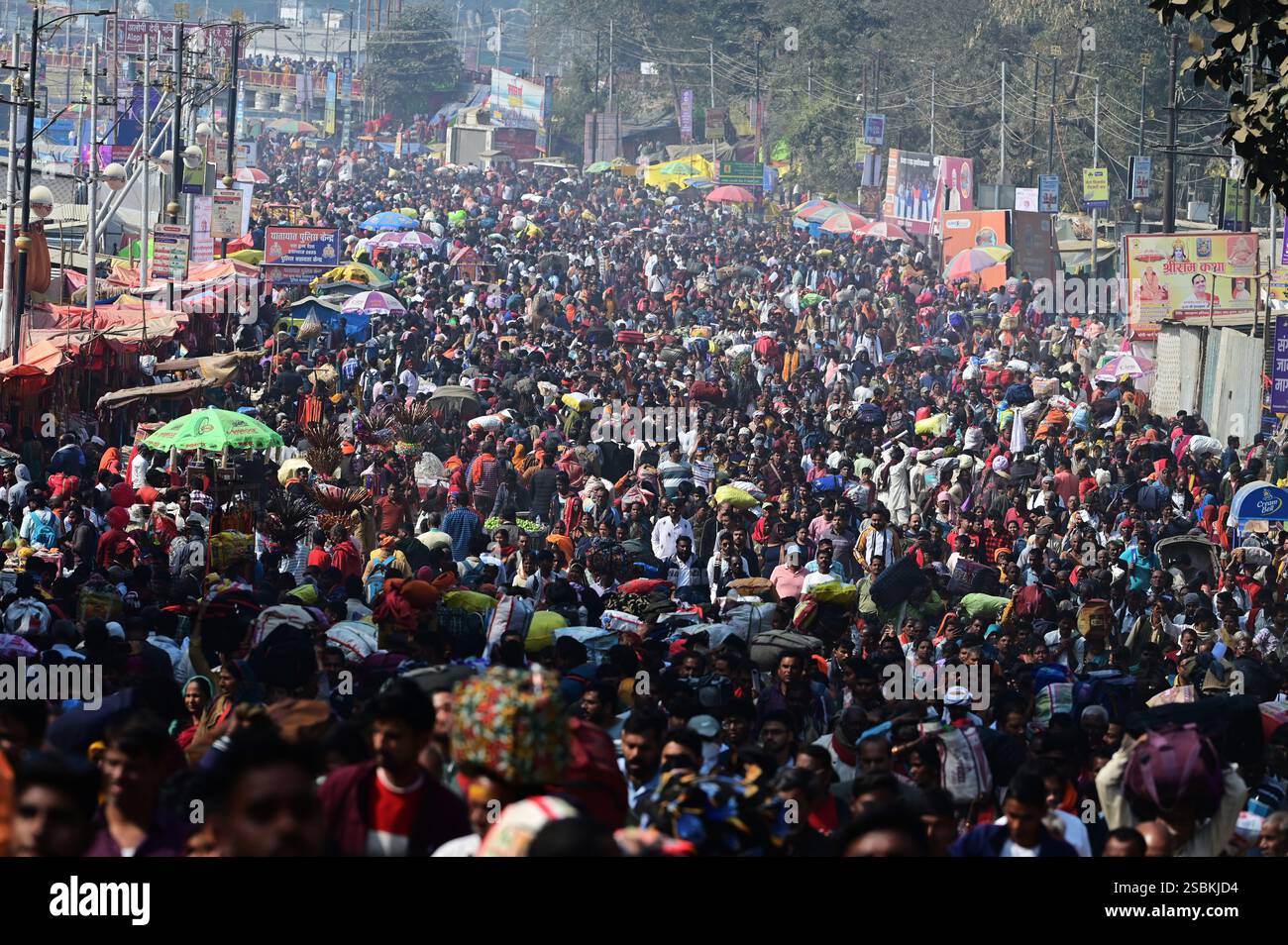 PRAYAGRAJ, INDIA - JANUARY 28: A large number of devotees are reaching ...