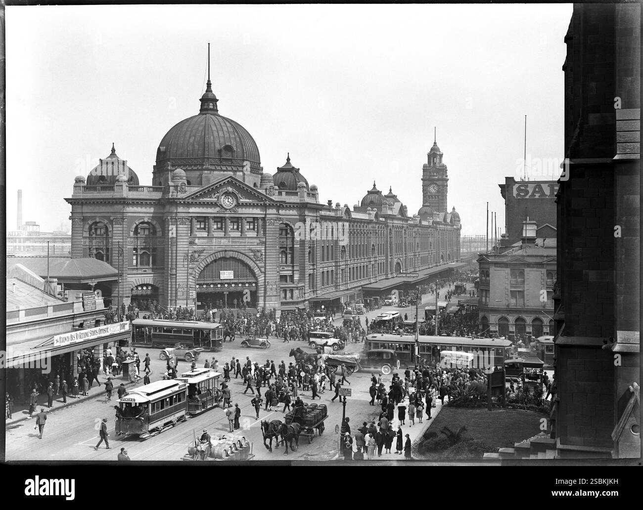 Flinders Street Station, Melbourne, at the intersection of Swanston ...