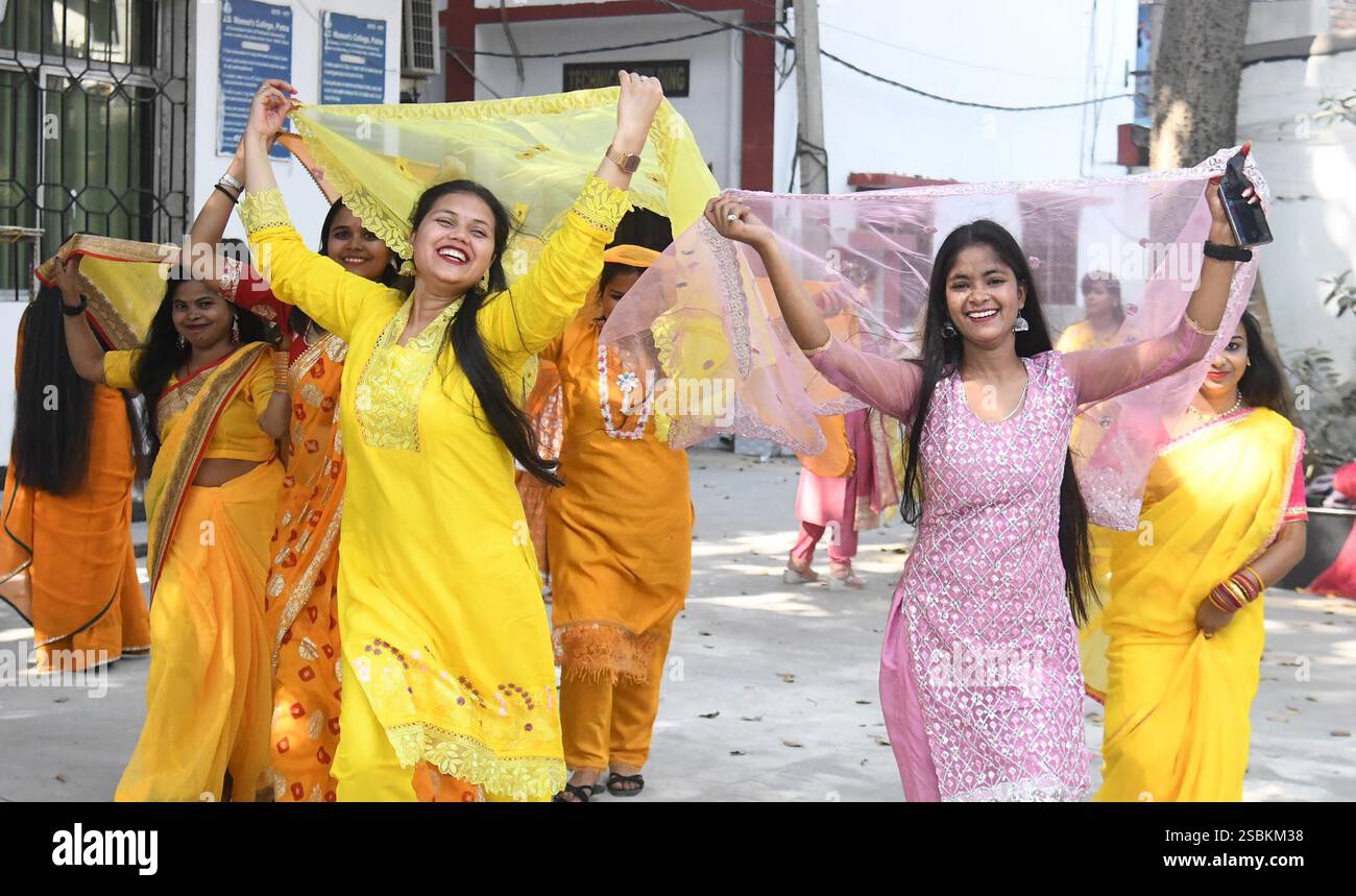 Patna, India. 03rd Feb, 2025. PATNA, INDIA - FEBRUARY 3: Students ...