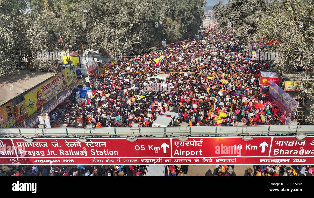 PRAYAGRAJ, INDIA - JANUARY 28: A large number of devotees are reaching ...