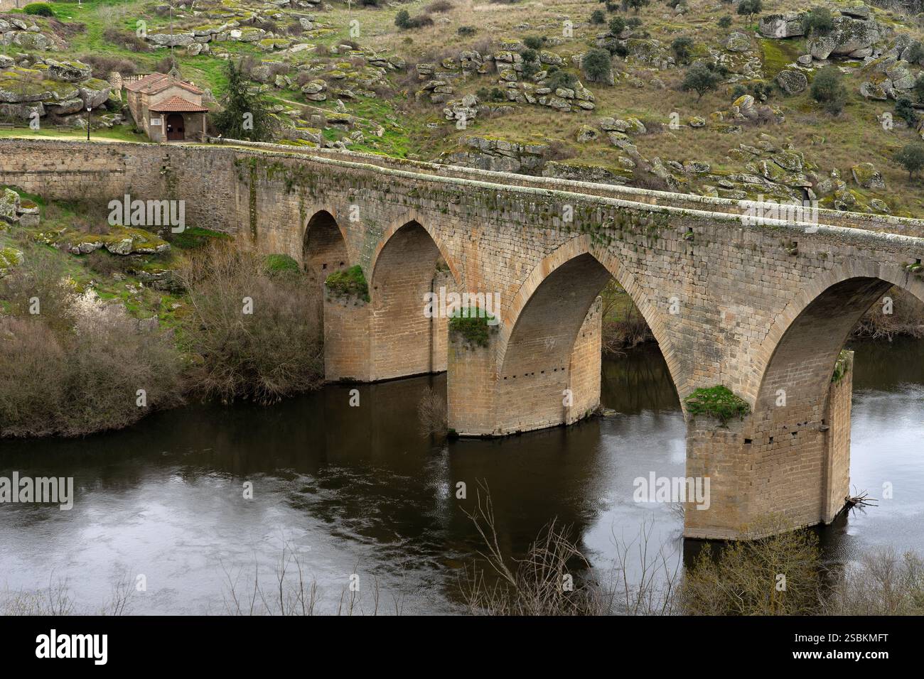 Medieval stone bridge in Ledesma, Salamanca, Spain Stock Photo - Alamy