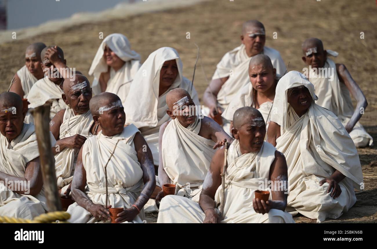 Prayagraj, India. 04th Feb, 2025. PRAYAGRAJ, INDIA - FEBRUARY 1: Hindu ...