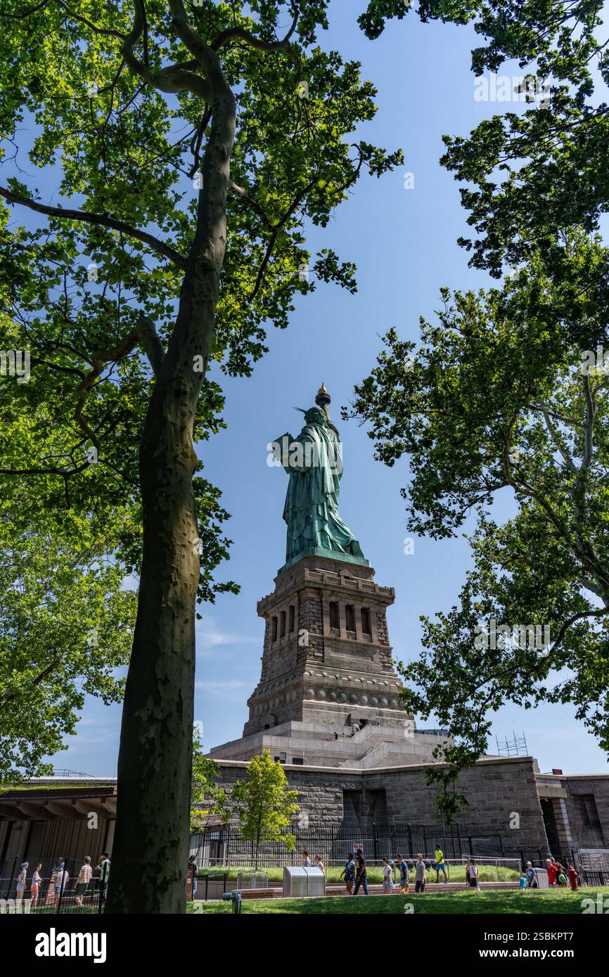 Statue of LIbery, from behind. NYC Stock Photo - Alamy