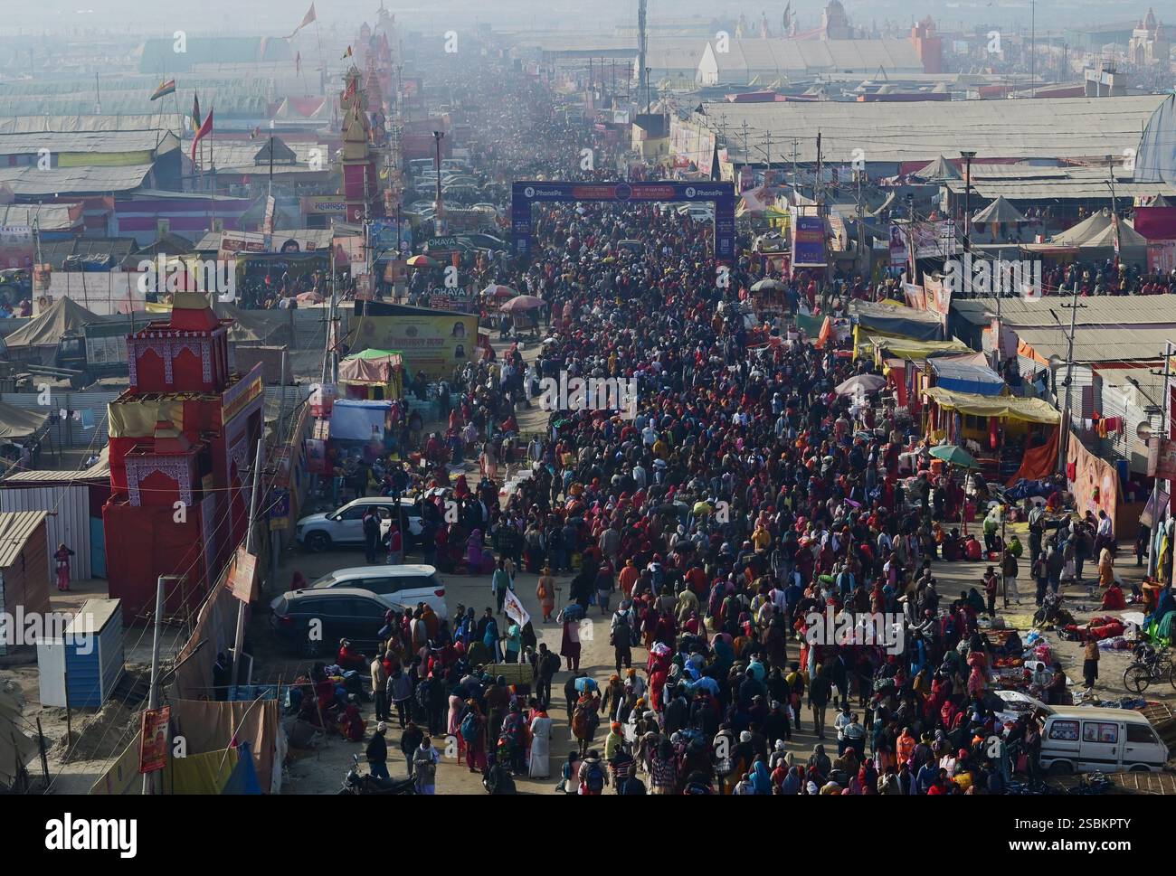 PRAYAGRAJ, INDIA - JANUARY 28: A large number of devotees are reaching ...