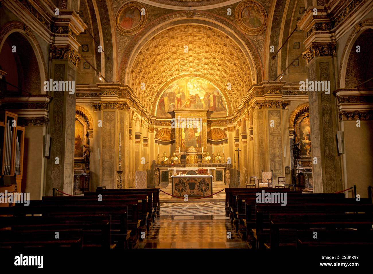 Interior of the Chiesa di Santa Maria presso San Satiro, Milan ...