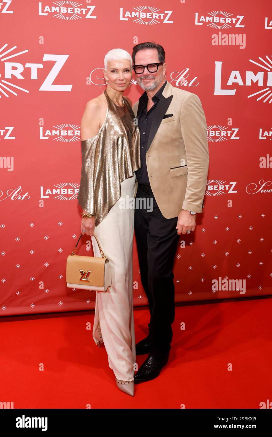 Schauspieler Alex Jolig mit Ehefrau Britt Jolig bei der Lambertz Monday ...
