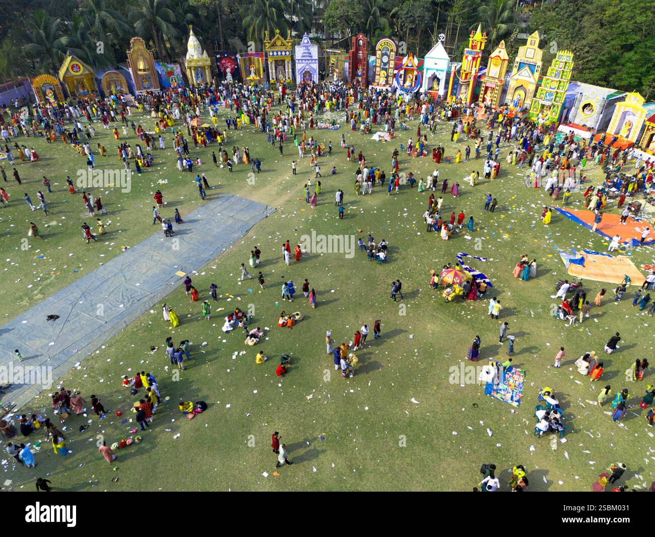 Dhaka, Dhaka, Bangladesh. 3rd Feb, 2025. Bangladeshi Hindu students perform a worship ritual for ...
