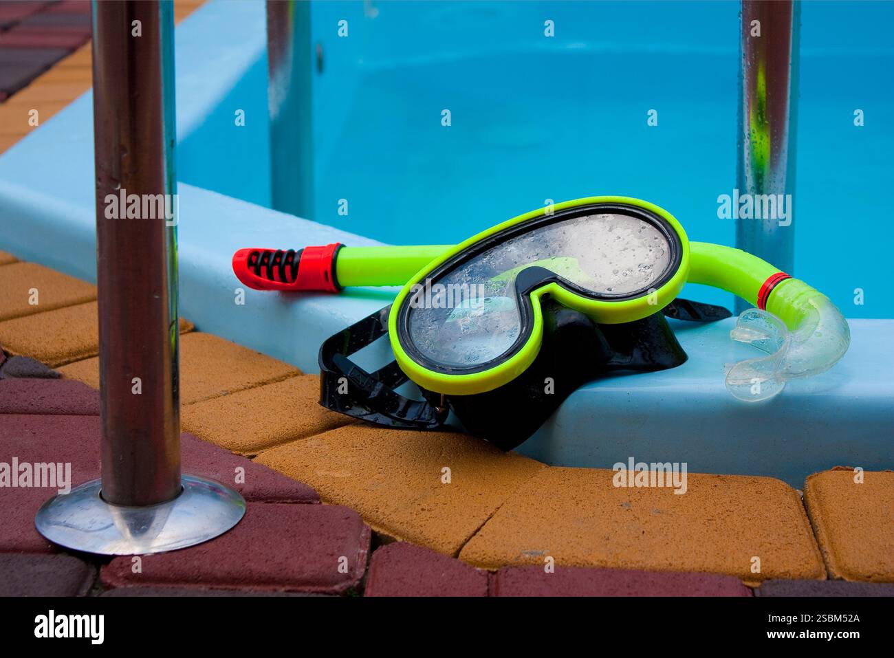 Snorkelling Diving lie by the swimming pool Stock Photo - Alamy