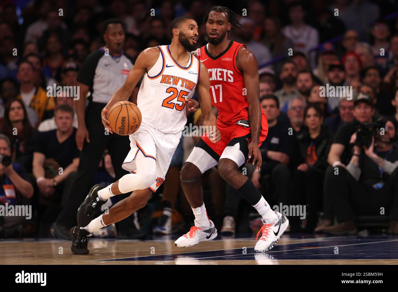 New York Knicks' Mikal Bridges (25) dribbles the ball against Houston ...