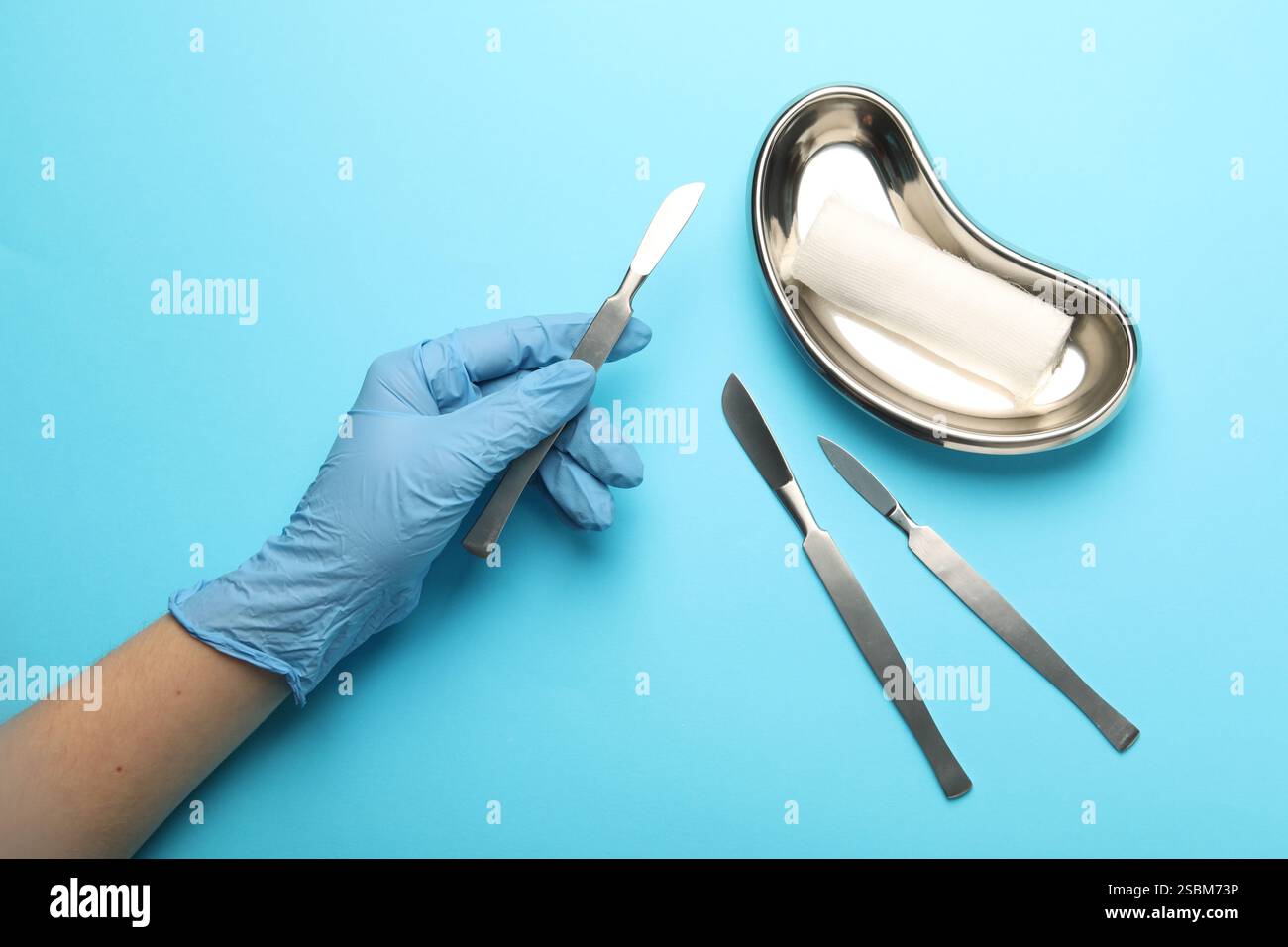 Top view medical scalpels hi-res stock photography and images - Alamy