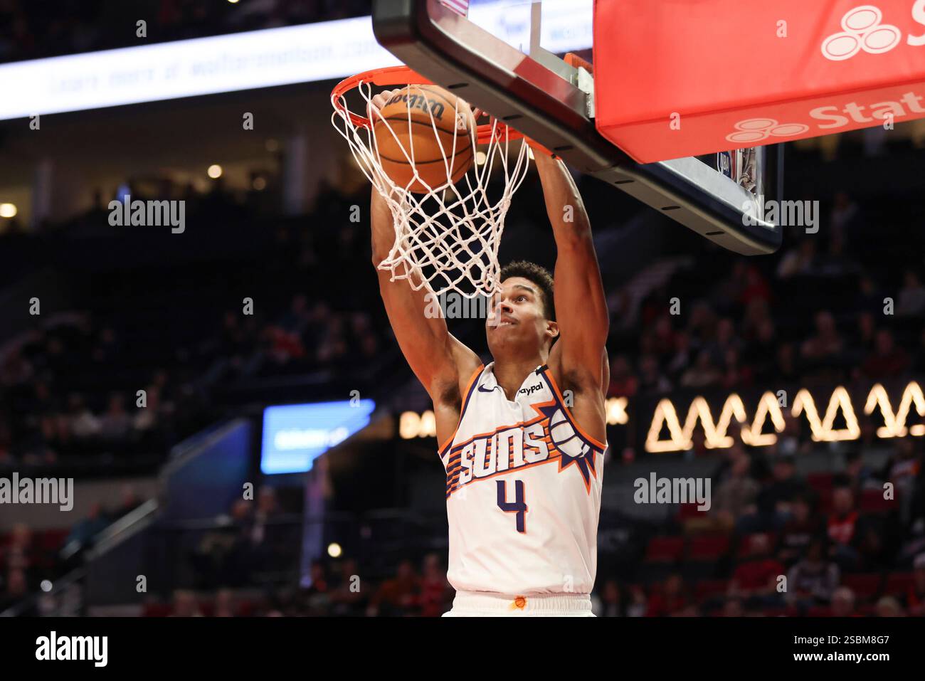 Phoenix Suns center Oso Ighodaro (4) dunks against the Portland Trail ...