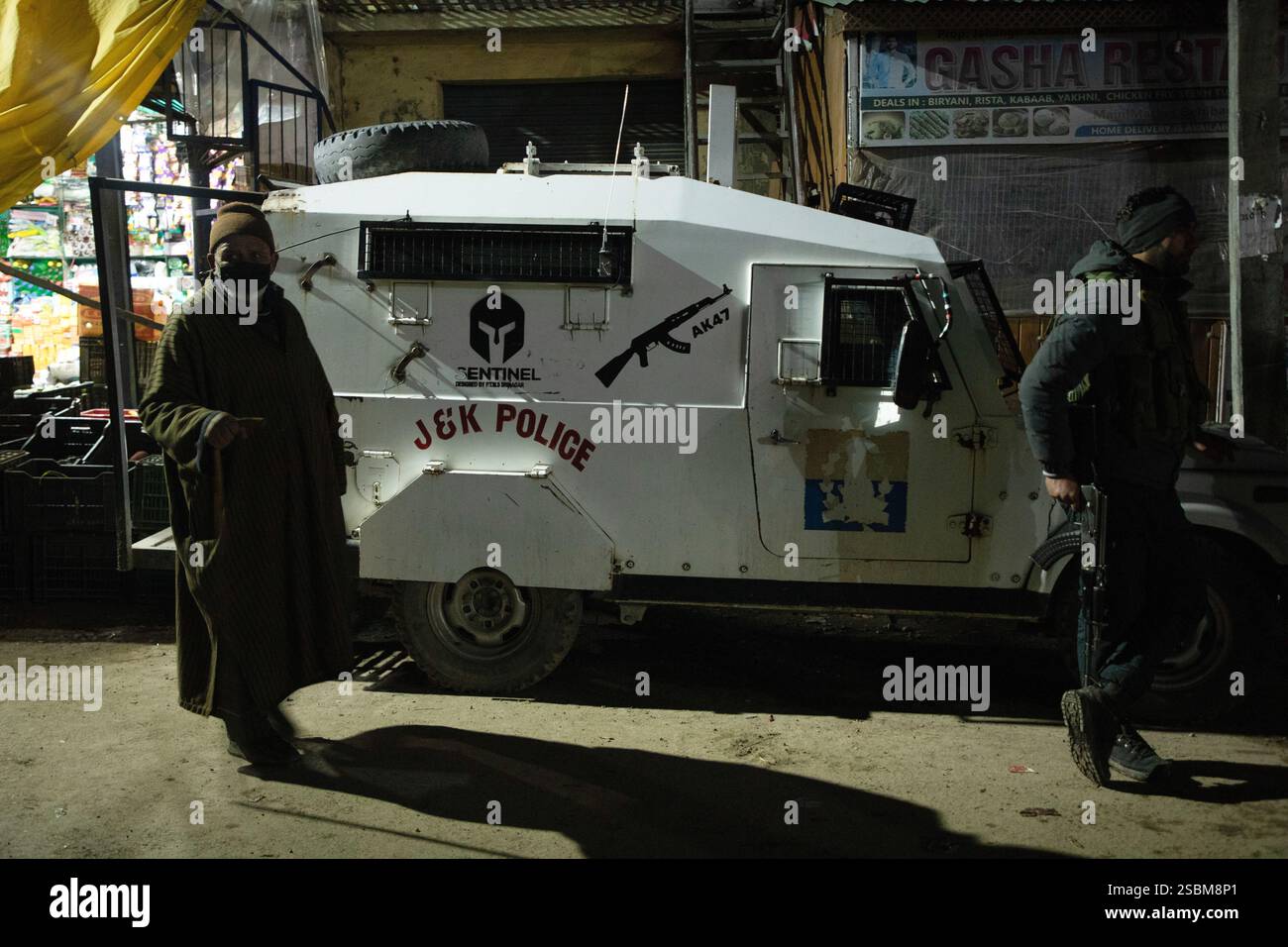 Indian police man officer standing hi-res stock photography and images ...