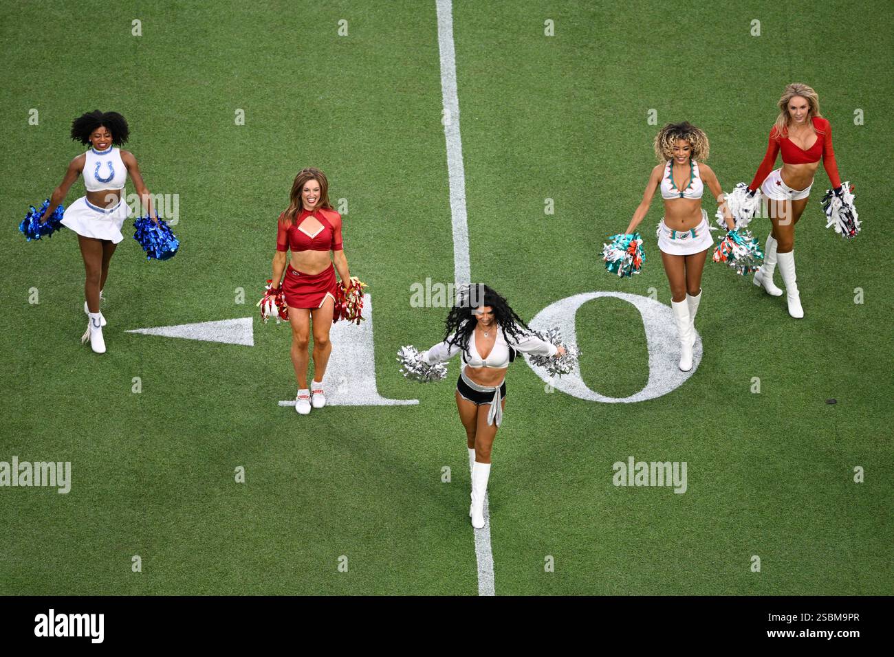 AFC cheerleaders perform on the field during the NFL Pro Bowl Games ...