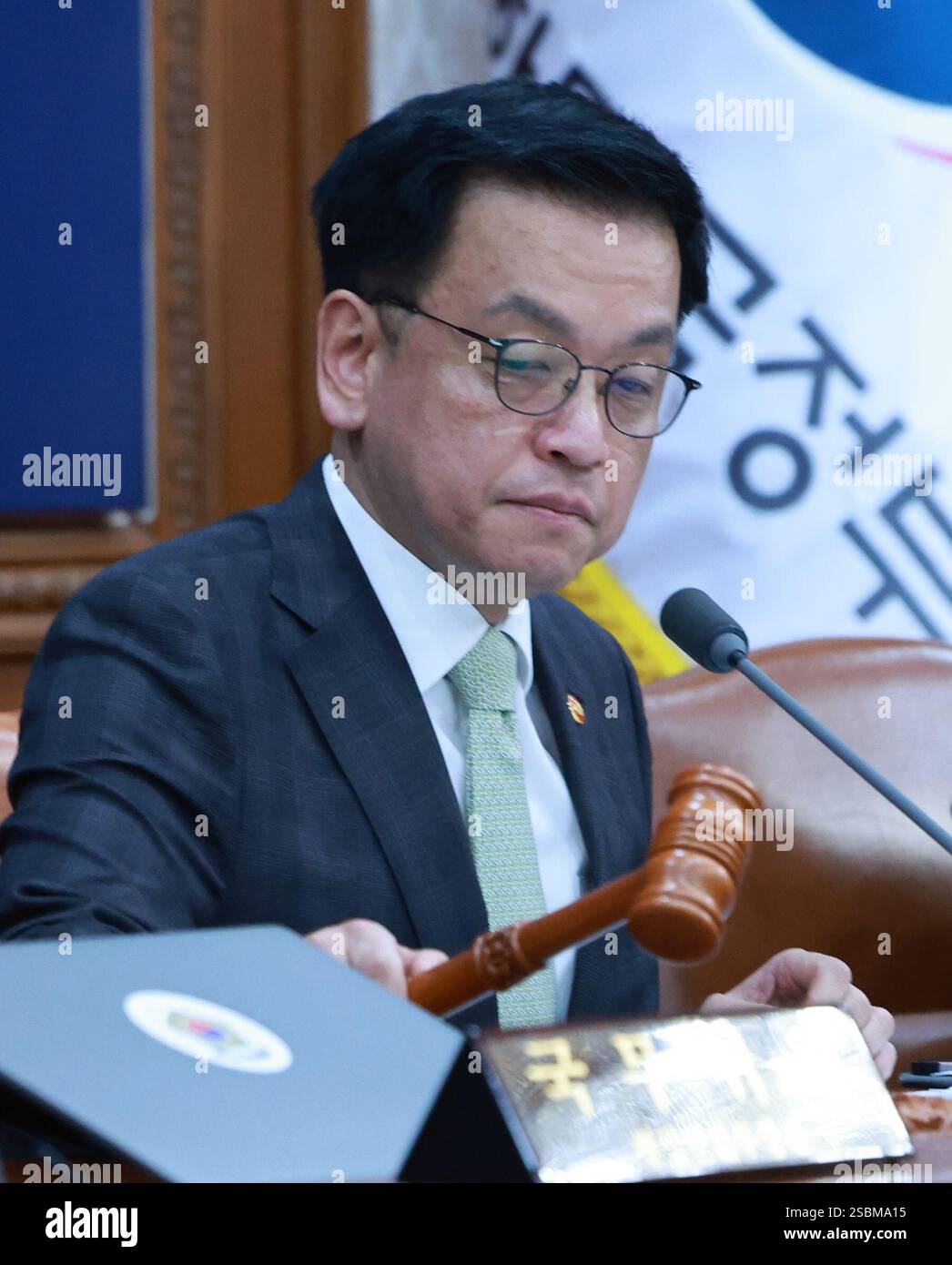 04th Feb, 2025. Acting president attends Cabinet meeting Acting President Choi Sang-mok, who ...