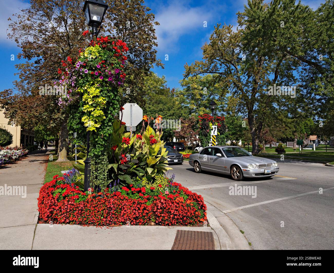 Niagara on the Lake, Canada / Picturesque street scene along Picton ...