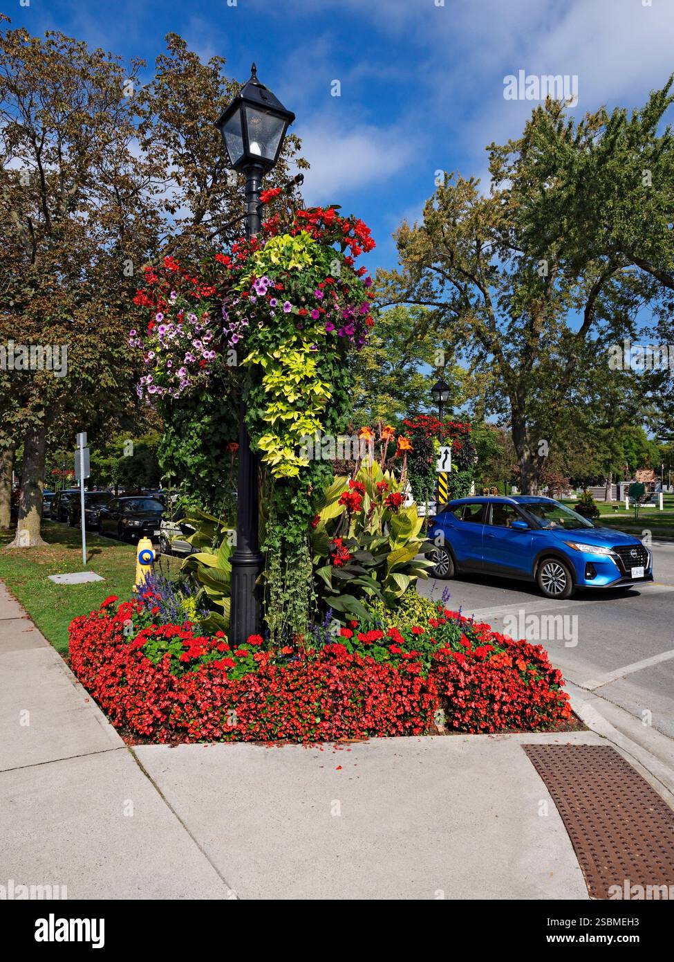 Niagara on the Lake, Canada / Picturesque street scene along Picton ...