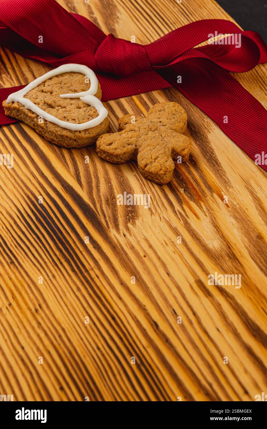 Gingerbread cookies shaped like gift hi-res stock photography and ...