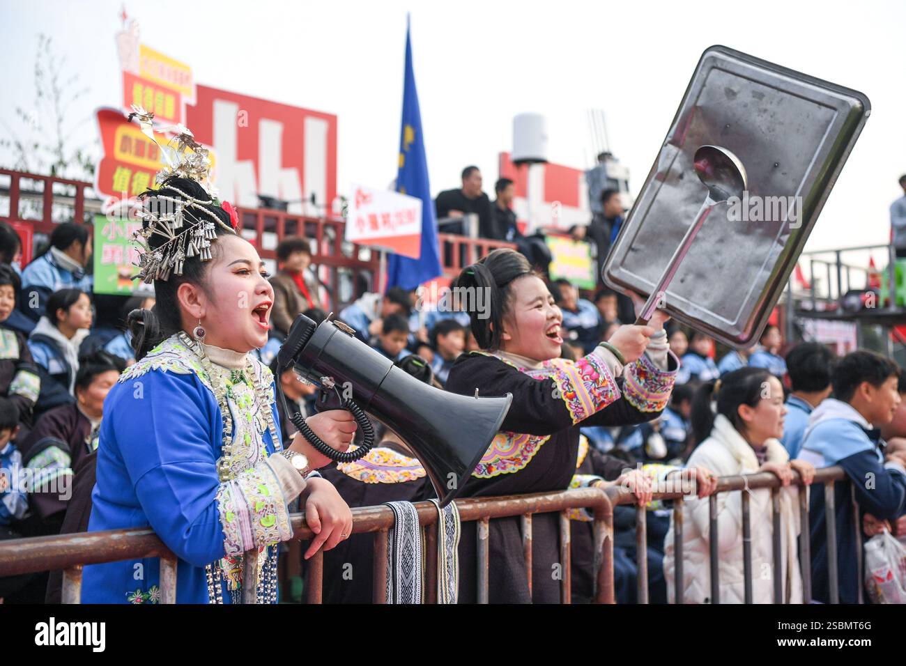 Beijing, China. 4th Jan, 2025. People cheer for the teams at the ...