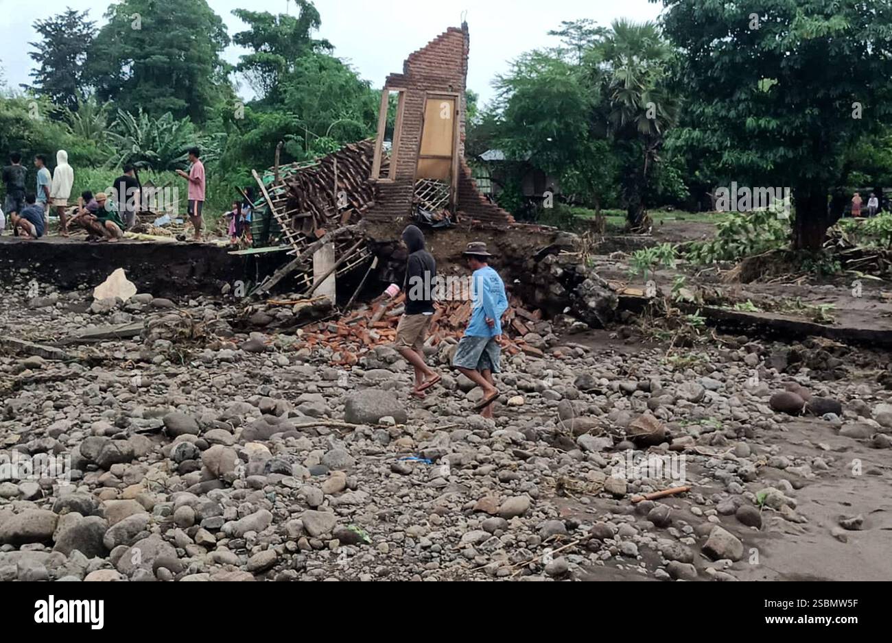 (250204) -- WEST NUSA TENGGARA, Feb. 4, 2025 (Xinhua) -- This mobile ...