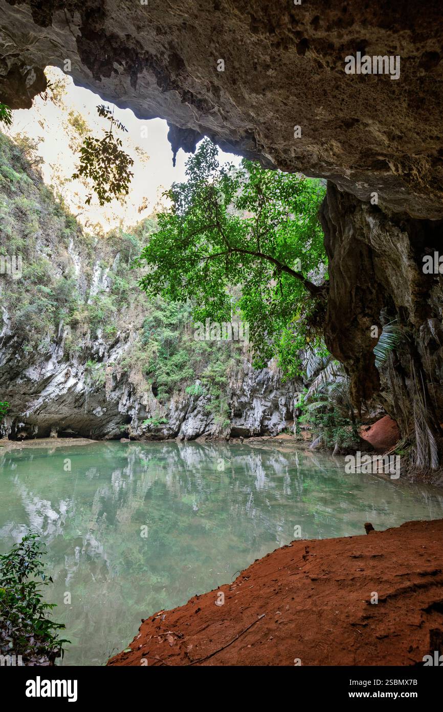 Princess Lagoon (Sa Phra Nang) between steep and rugged cliffs in ...
